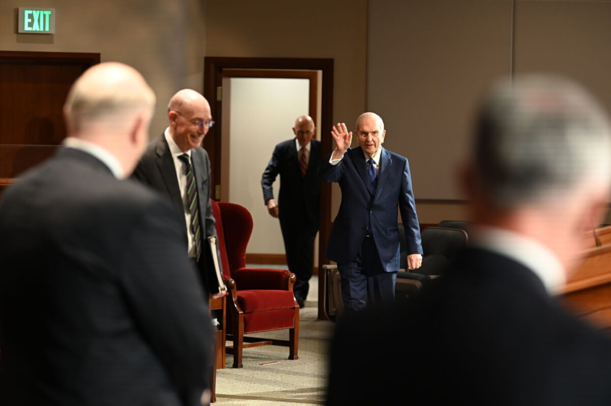 Historical LDS conference opens with emphasis on First Vision ...